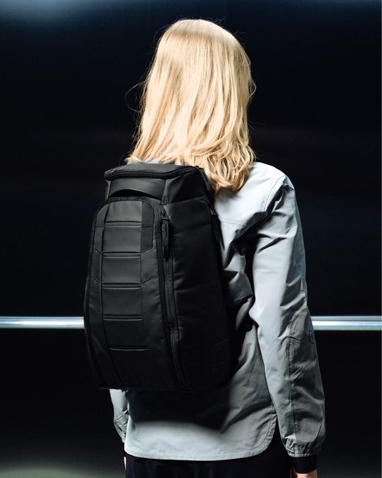 Hugger Backpack 30L Black Out | Db Journey Europe