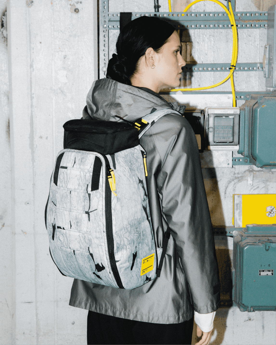 Hugger Backpack 25L Basalt White | Db Journey Norway