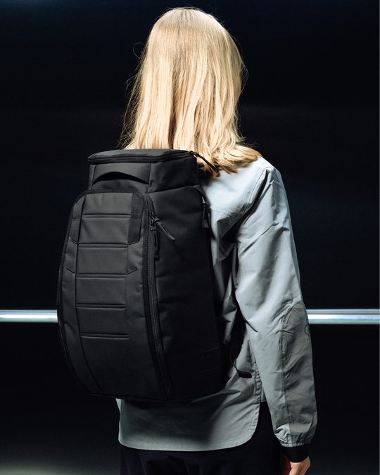 Hugger Backpack 30L Black Out | Db Journey Europe