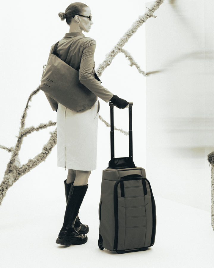 Hugger Roller Bag Carry-on 40L Forest Green | Db Journey Norway