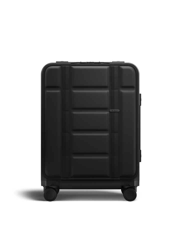 Black Ramverk Pro Front Access Carry On | Db Journey NO