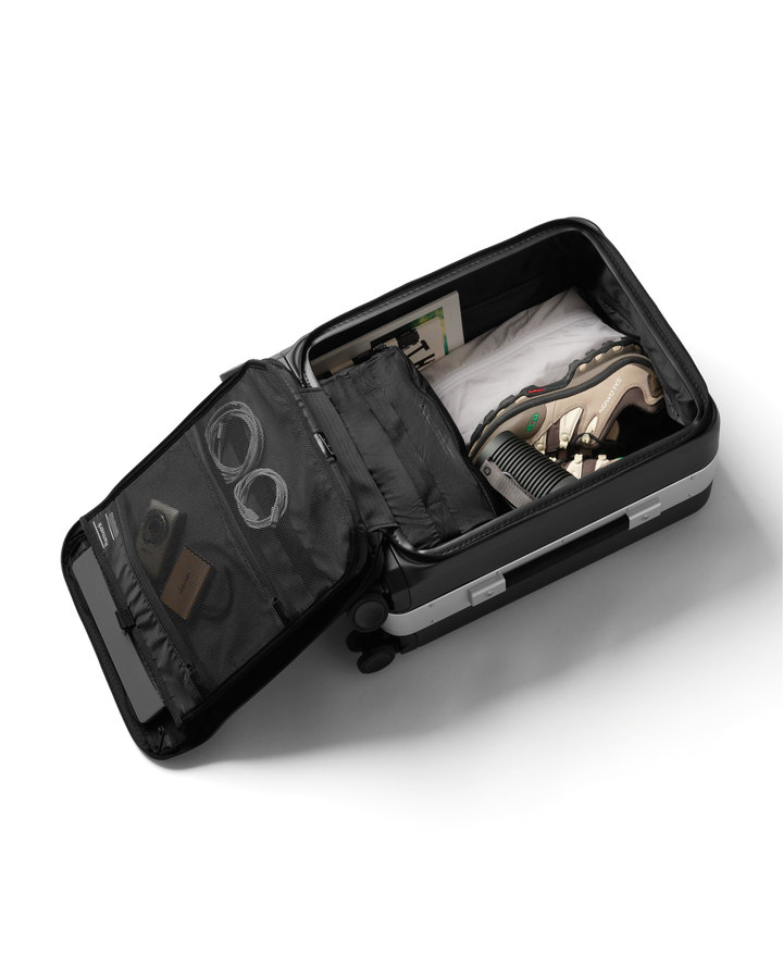Black Ramverk Pro Front Access Carry On | Db Journey NO