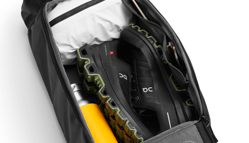 Hugger Backpack 20L Black Out – Db